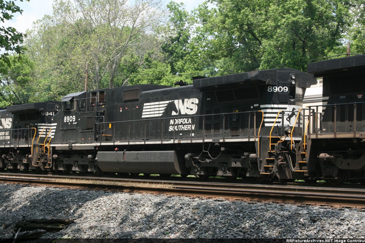NS 8909